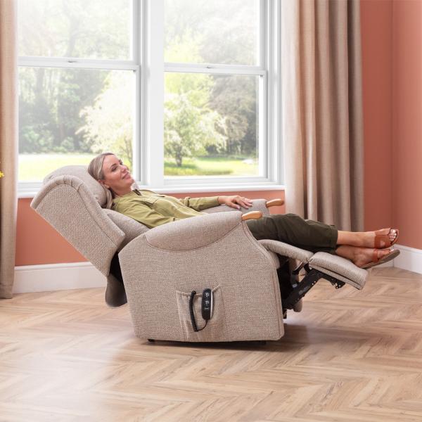 Petite Single Motor Lift & Tilt Recliner | Magnum Furniture