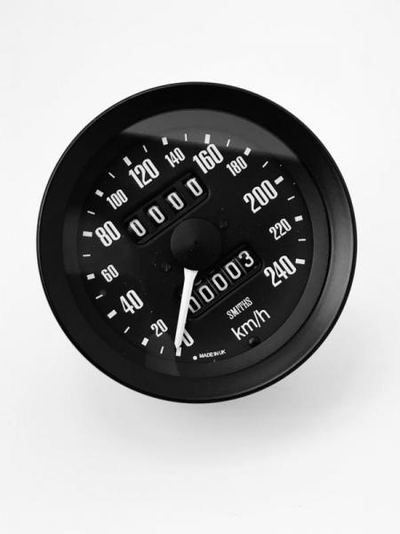Smiths Mechanical Speedometer 220Kph Black / Black Bezel 80mm | Europa ...